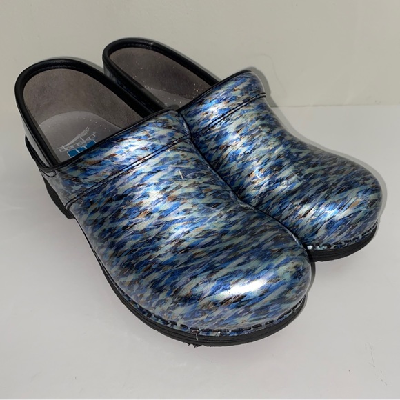 Dansko | Shoes | Dansko Womens Lt Pro Blue Waves Clogs Size 39 Eu 859 ...
